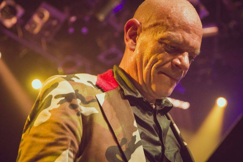 Ashley Slater a jeho Freak Power roztančili vyprodaný Lucerna Music Bar ...