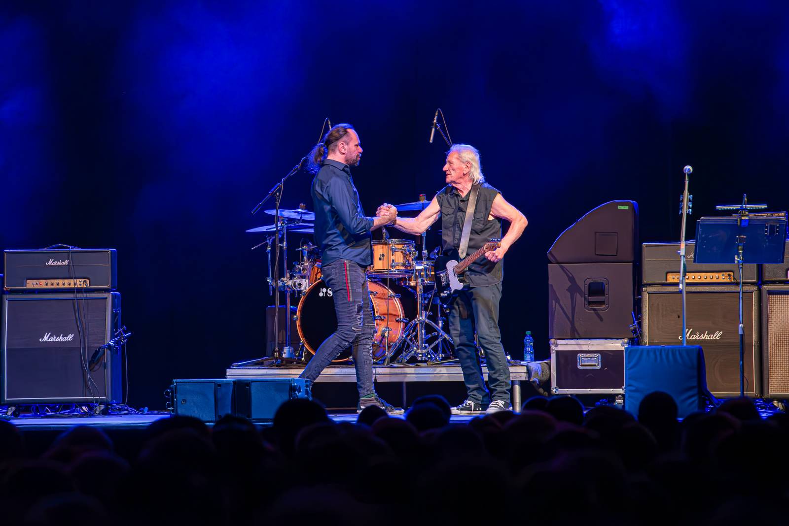 Katapult se v Praze vezl na vlně nostalgie, Olda Říha slavil šedesát ...