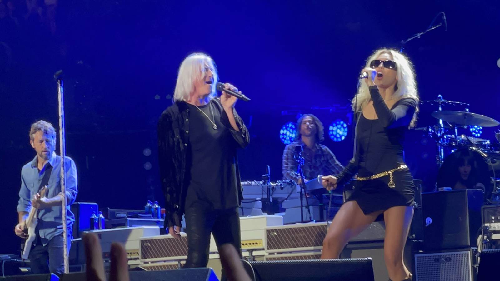 Pink, Miley Cyrus i členové Queen a Rush uctili v Los Angeles památku ...