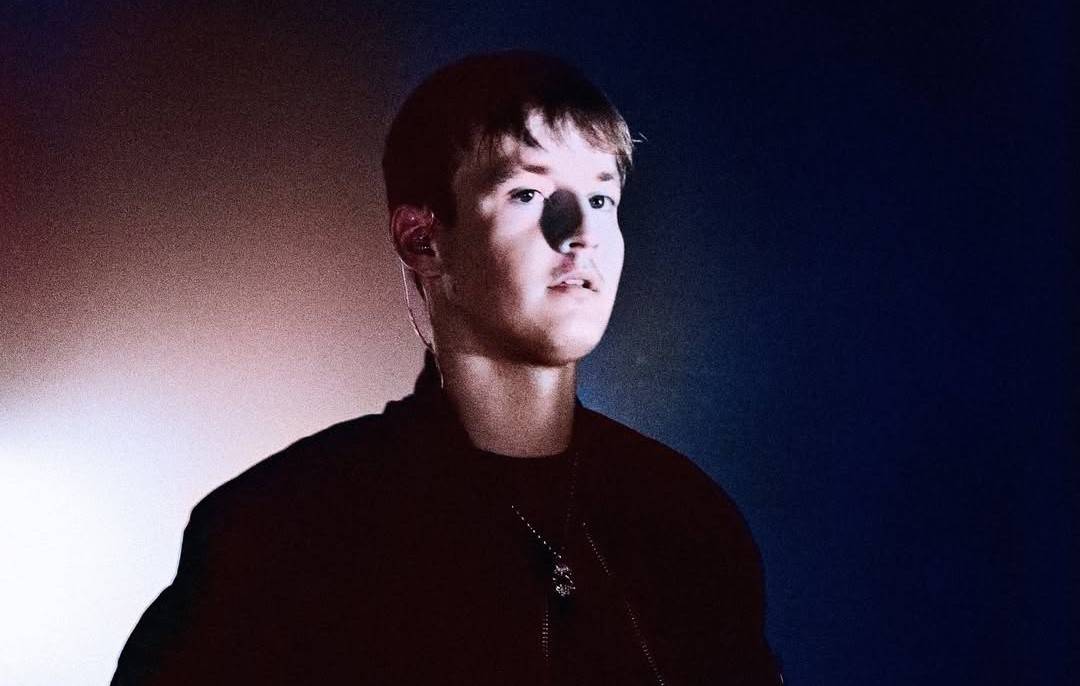 Při autonehodě zemřel slovenský raper Nicholas Naison, bylo mu 28 let ...