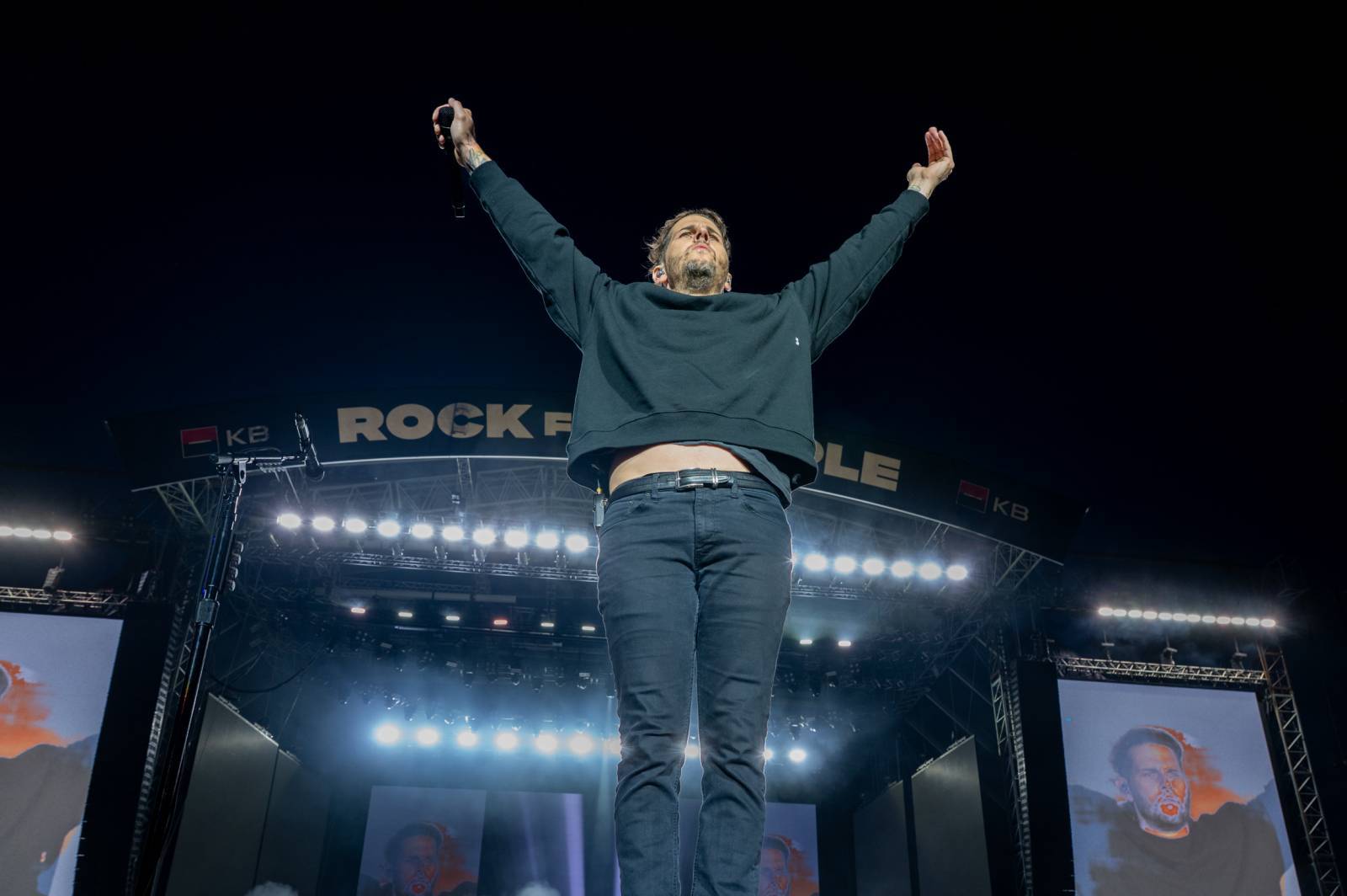 LIVE: Rock for People, den první. Oslnivá Poppy, povídavý Grandson a ...