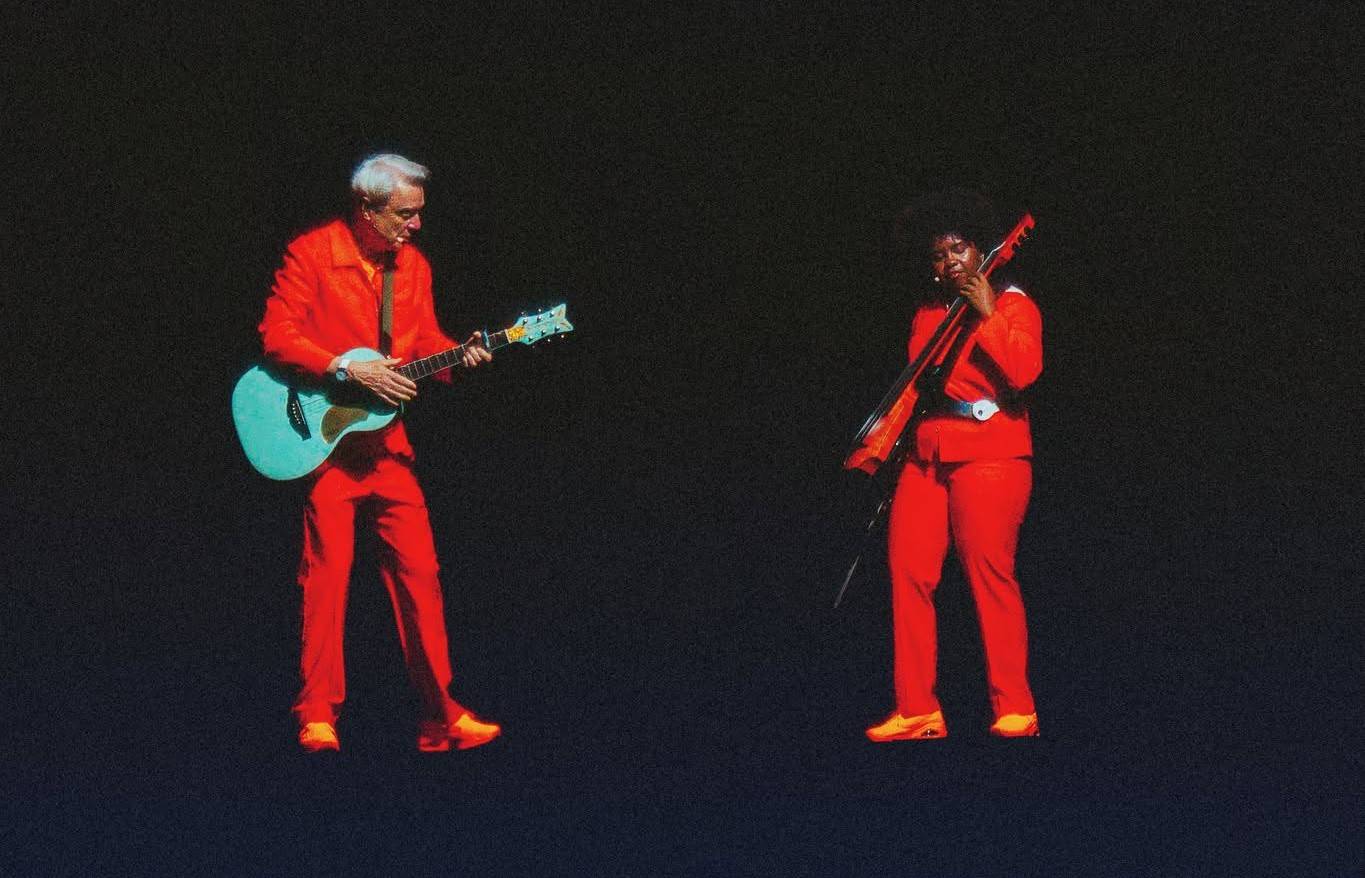 LIVE: Vizuální podívaná jako z jiného světa. David Byrne se v Praze ...