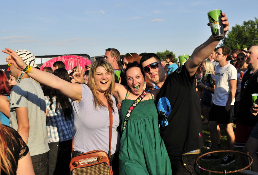 LIVE: Nedočkavci na Rock for People tančili na metal i Olympic ...